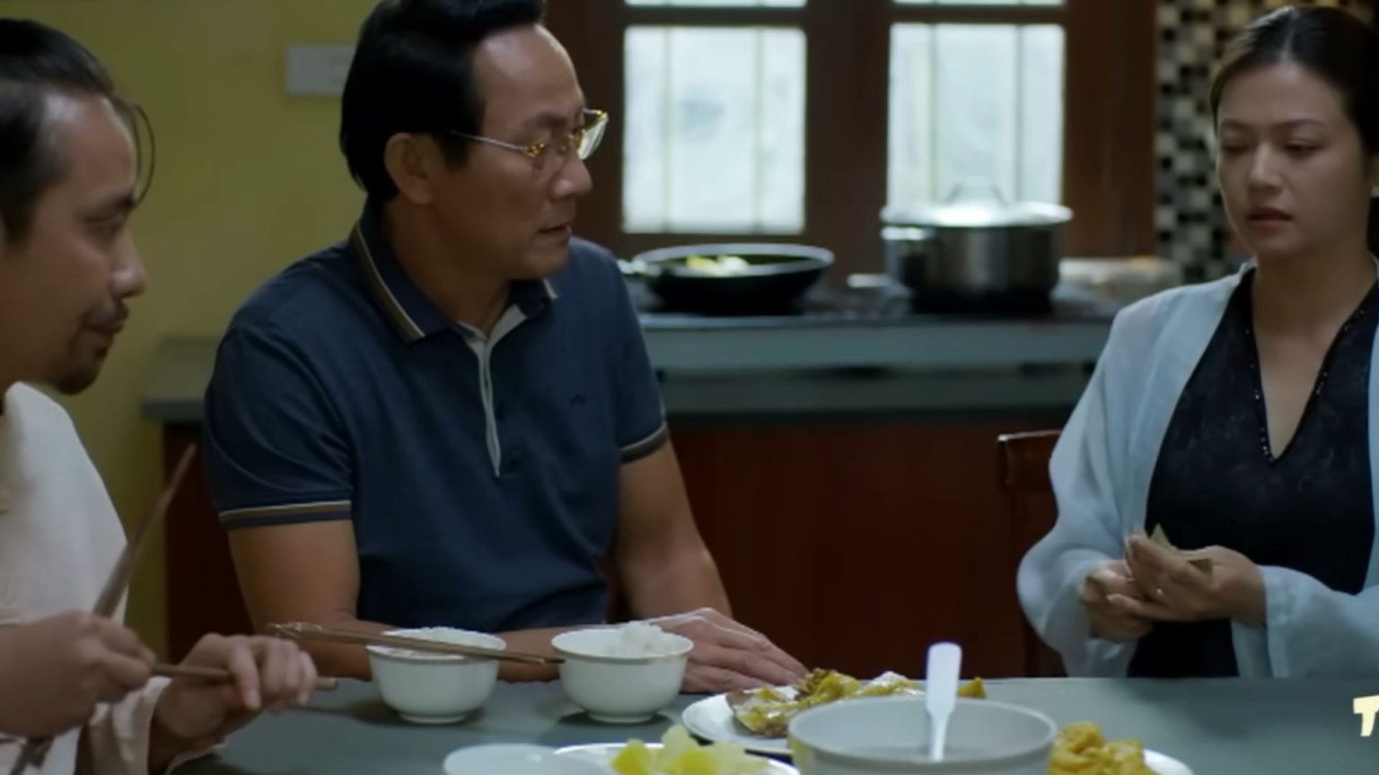 Gia đình trái dấu tập 13: Hai ông bố bất lực trước các con, chàng rể quý lỡ tay "tác động vật lý ...