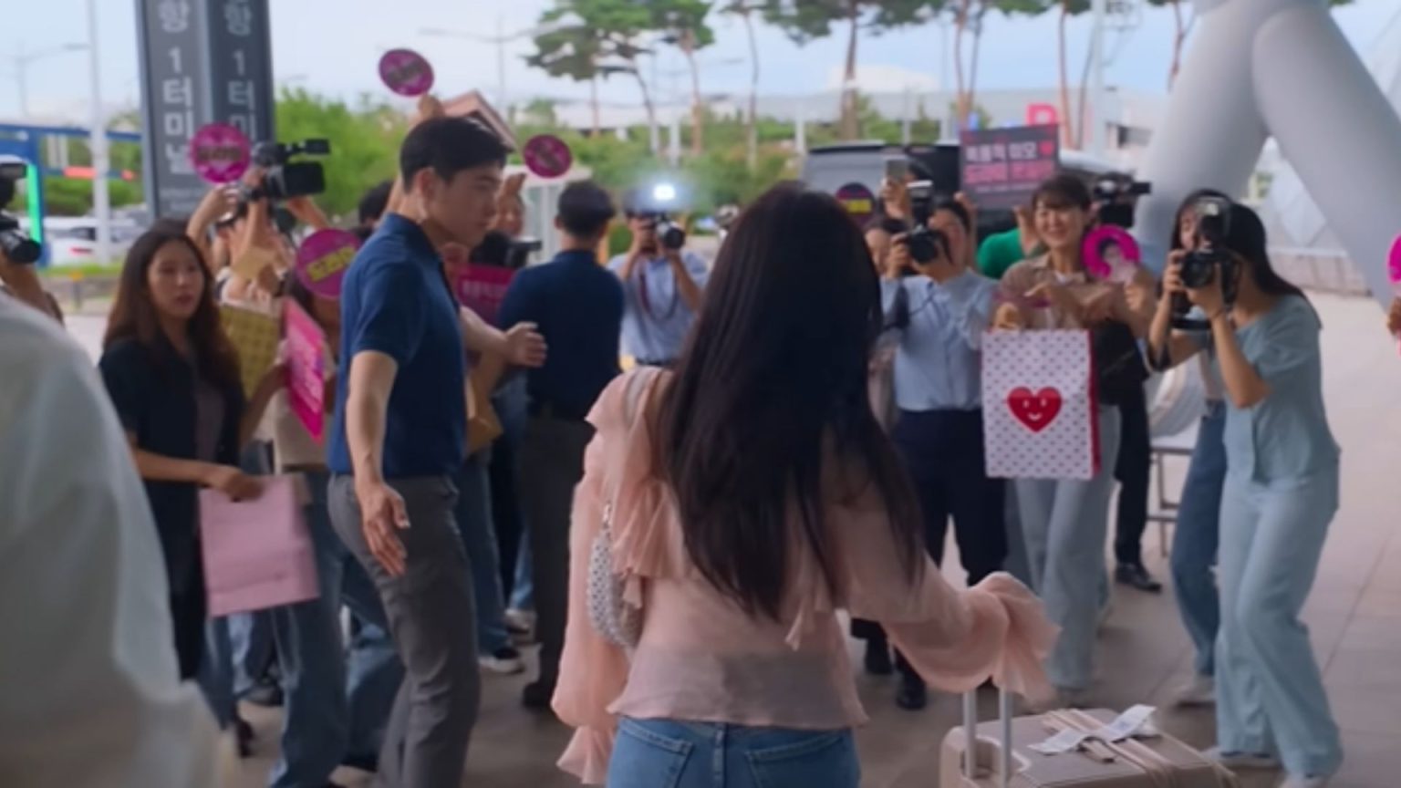 Can This Love Be Translated? tập 4: Ju Ho Jin và Cha Mu Hee trải qua ...